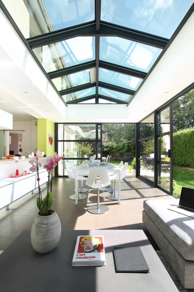 Votre véranda moderne, à la fois design et contemporaine - VFF